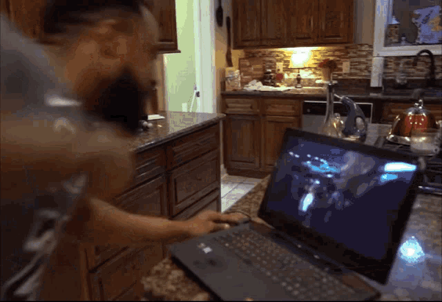 Bardiibardii Ohmydlsslde Man In Kitchen Share And View On Klipy